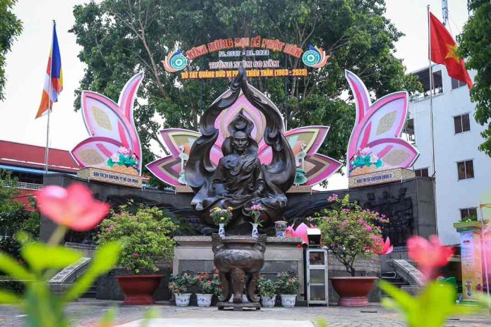 Quả tim bất diệt - Đặc san Hoa Đàm
